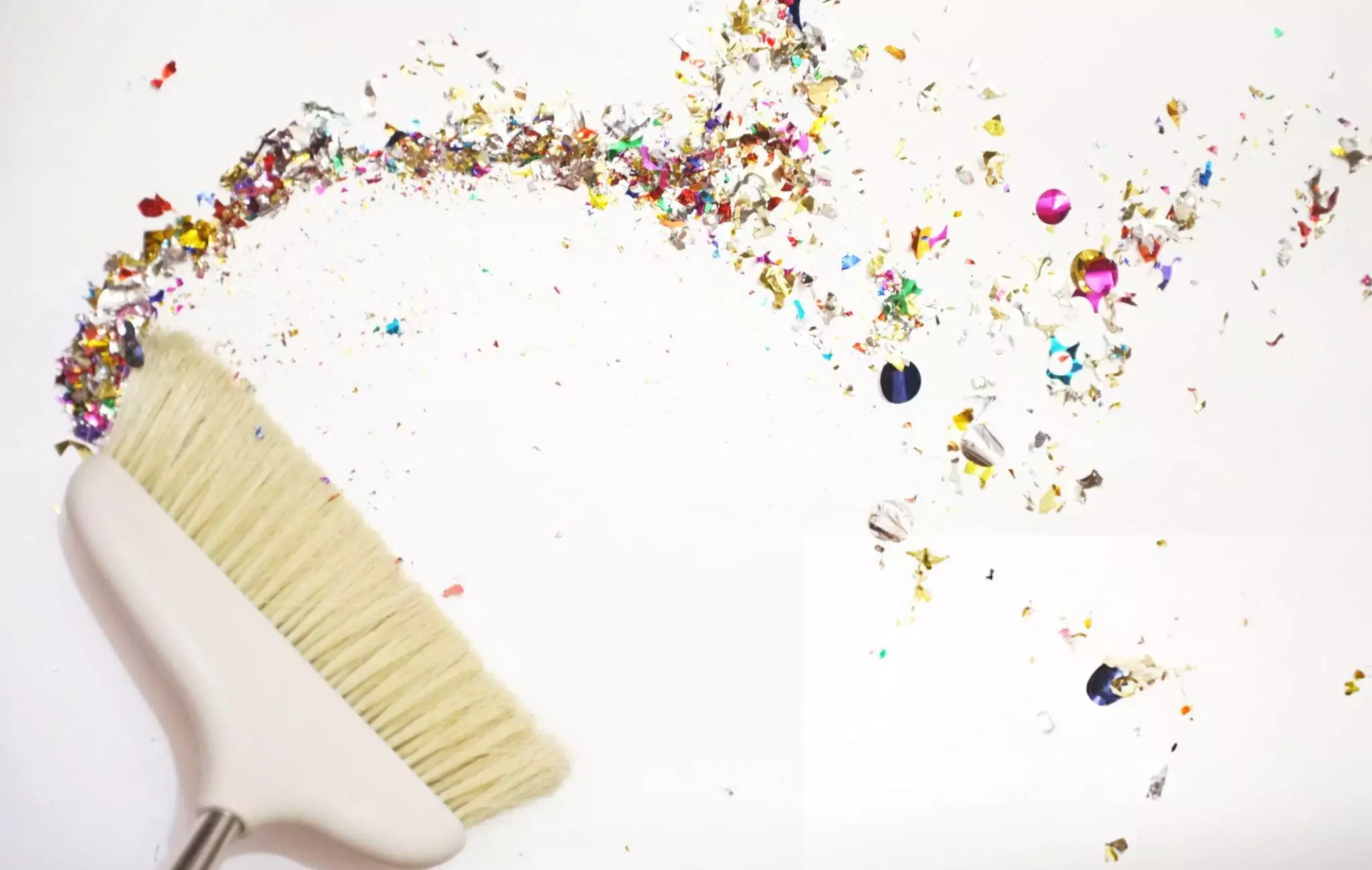 How to Clean Up Glitter - Cleanzen