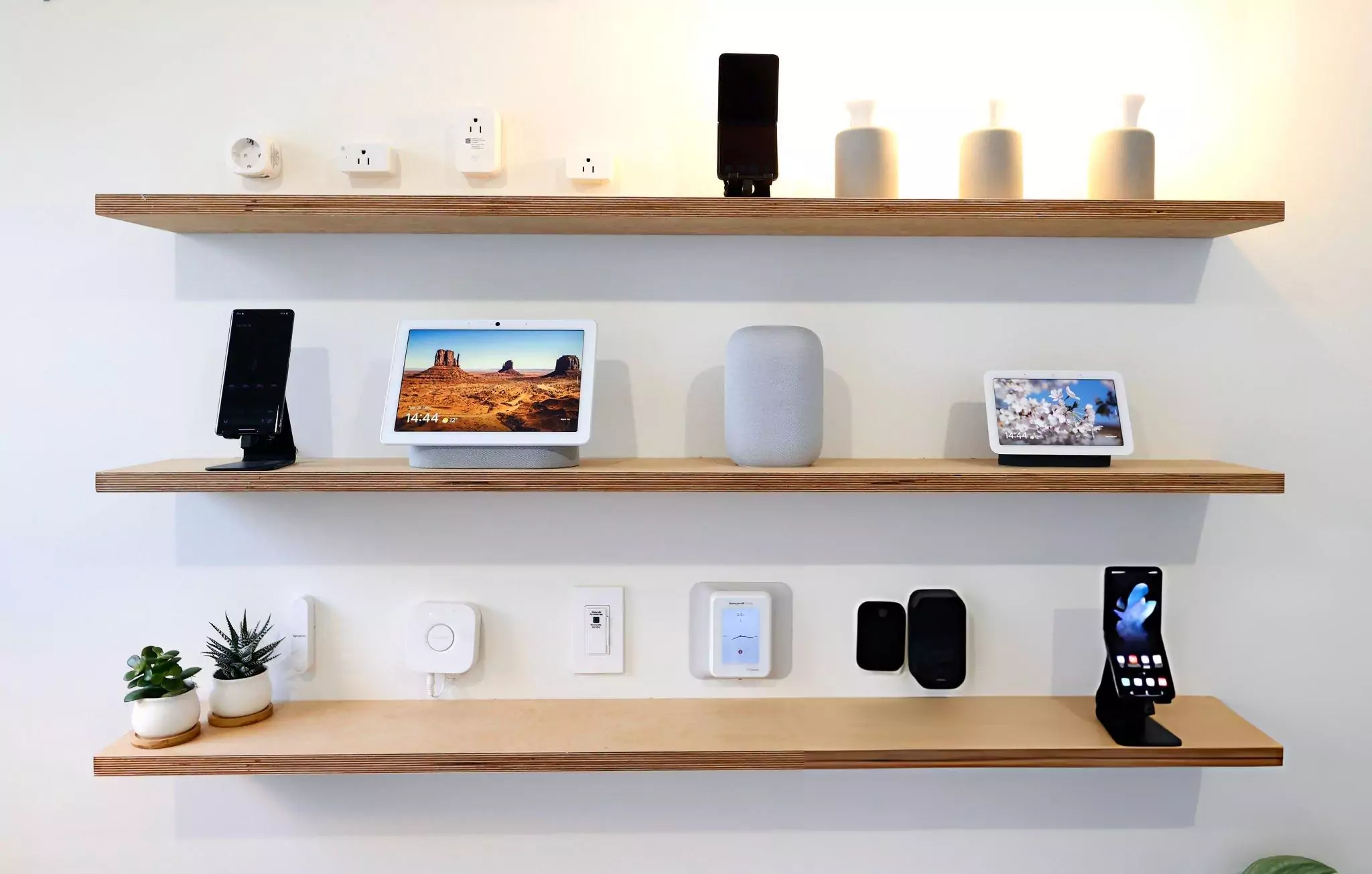 Cleaning Smart Home Devices - Cleanzen